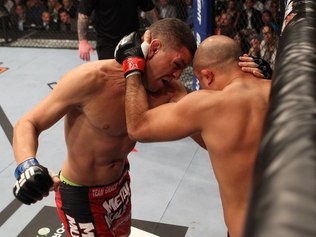 Nick Diaz e BJ Penn faturam bônus de melhor luta do UFC 137 | SUPER LUTAS