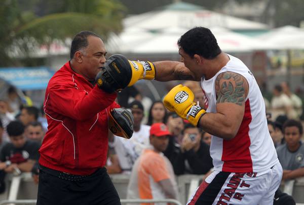 Minotauro transmite treino para o UFC 140 pela Twitcam | SUPER LUTAS