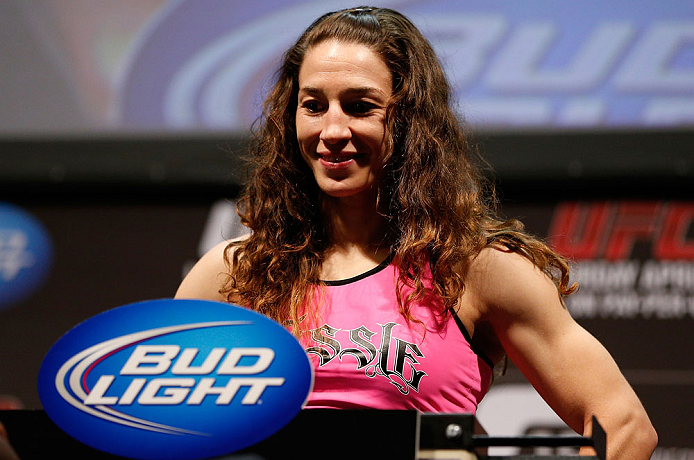 Sara McMann se contunde e está fora do duelo contra Sarah Kaufman ...