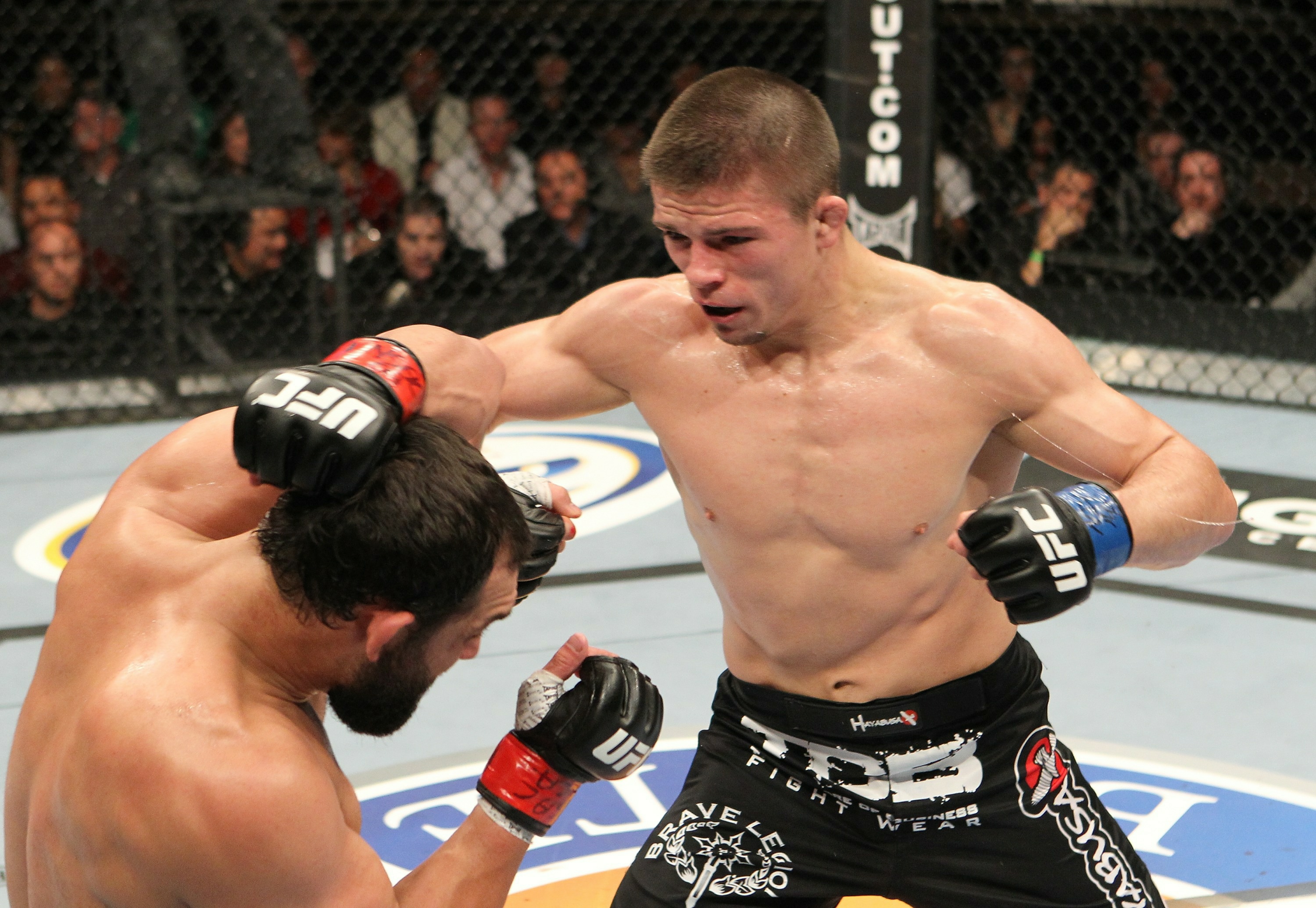 Único a vencer Hendricks, Rick Story ajuda St. Pierre na preparação ...