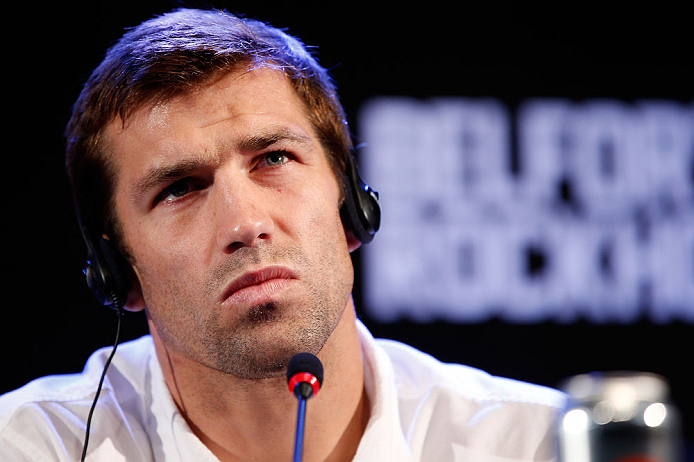 Rockhold asks for a fight and attacks Belfort: 'He's old and his neck ...