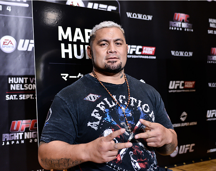 Com belo nocaute, Mark Hunt vence 'duelo de Gordinhos' no UFC Japão ...