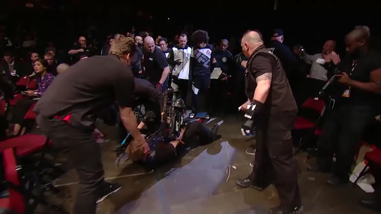 UFC camera trips, falls on the edge of the octagon and goes viral on ...