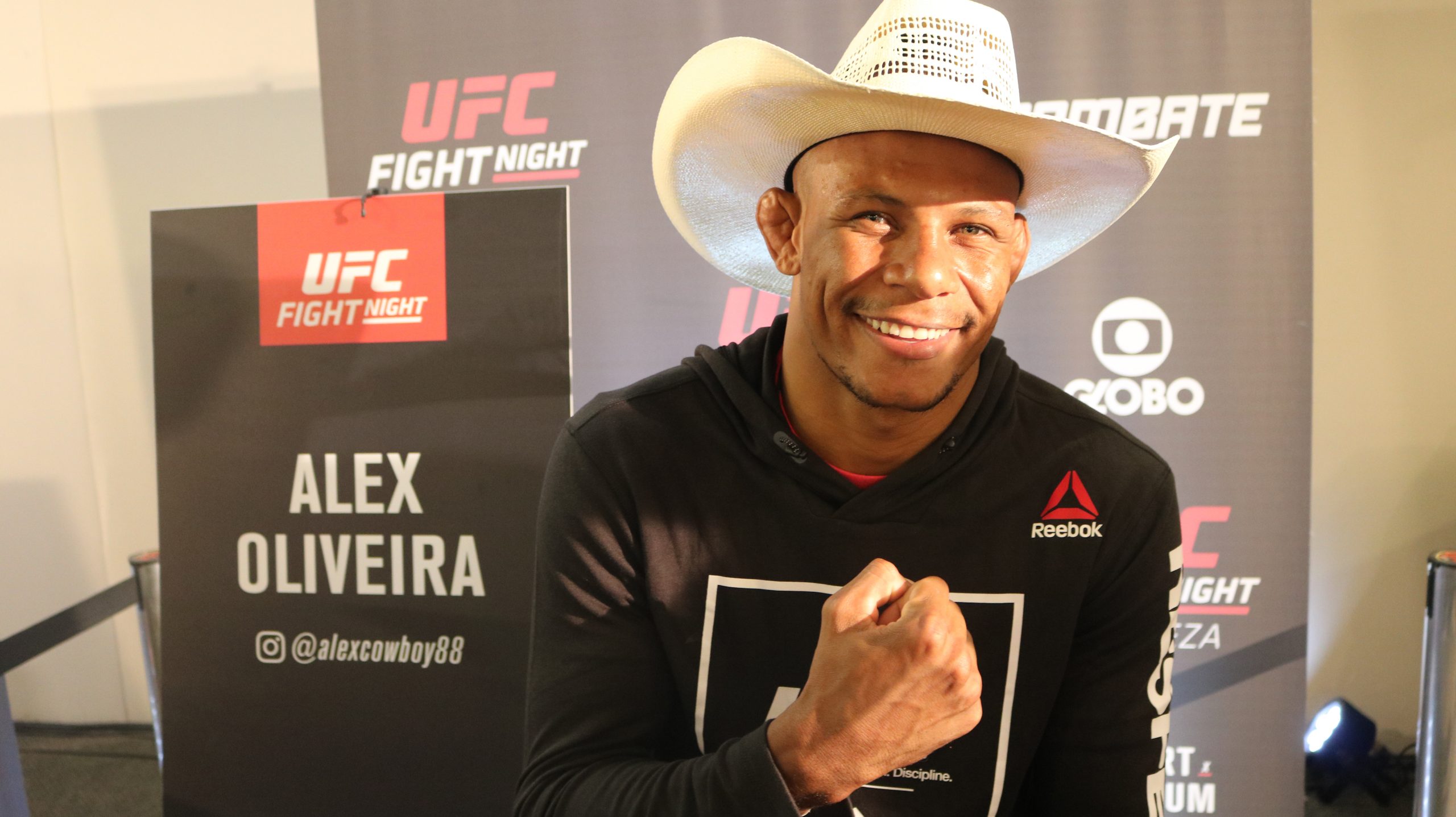 Alex Cowboy faces Yancy Medeiros at UFC 218 | SUPER FIGHTS