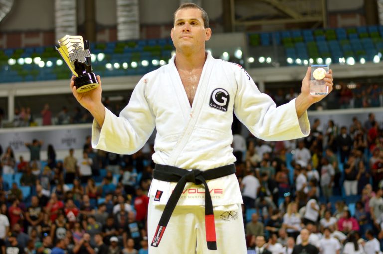 Roger Gracie vence primeira por nocaute contra ex-UFC em estreia no ONE ...