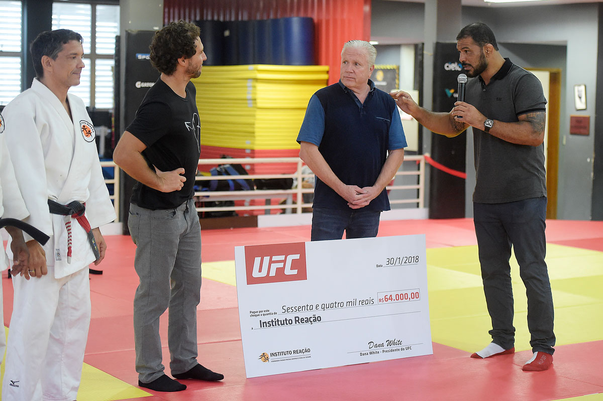 UFC Mostra 'lado Generoso' E Doa R$ 64 Mil Ao Instituto Reação, De ...