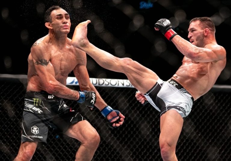 Com chute à la Anderson Silva, Michael Chandler apaga Tony Ferguson em ...