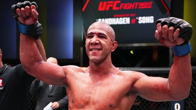 Após batalha sangrenta, Gregory Robocop recebe prêmio de ‘Luta da Noite ...