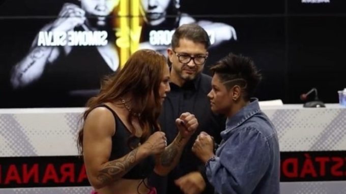 Cris Cyborg leva sustos, mas supera Simone Silva por pontos em sua ...