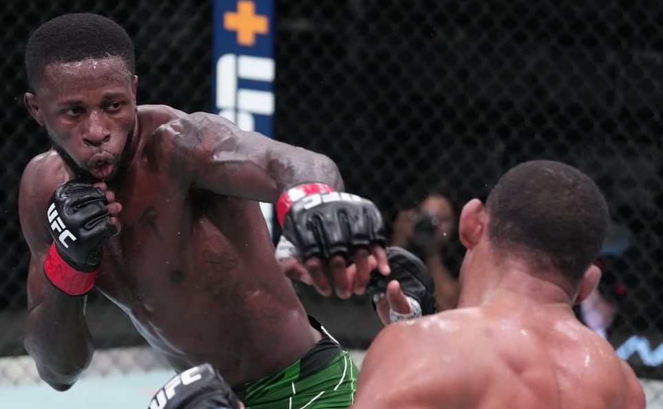 Francisco Massaranduba sofre com menor envergadura e é derrotado na ...