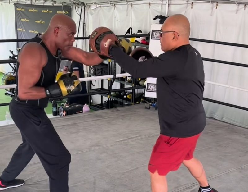 VÍDEO: Anderson Silva Afia Boxe Perto De Desafio Contra Jake Paul ...