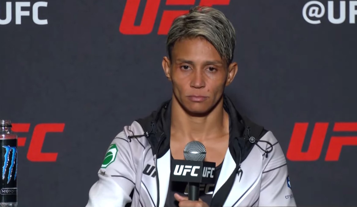 Após derrota para Weili Zhang, Amanda Lemos se manifesta em rede social ...