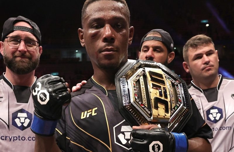 Jamahal Hill repete ato de Topuria e se intitula campeão antes de luta ...