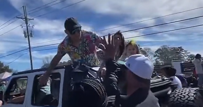 Dustin Poirier Dá Tapa Na Cara De Homem Após Provocação Envolvendo ...