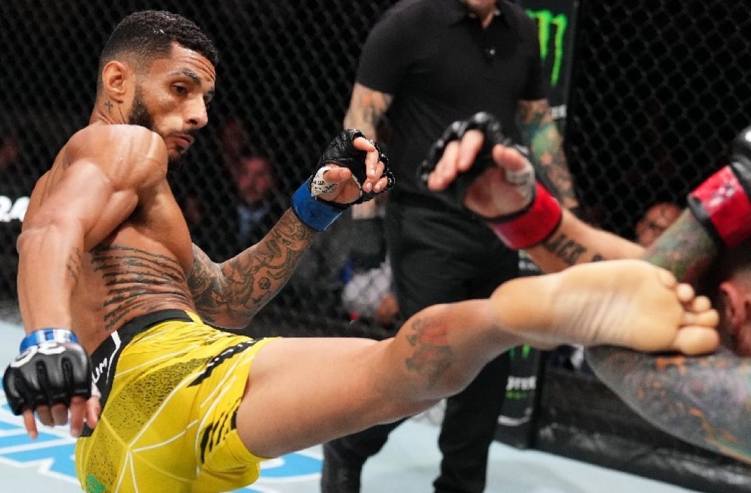 Lucas Alexander dá show na trocação e vence Steven Peterson por pontos ...