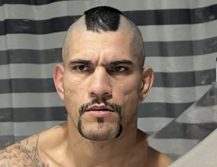 Após Treinos Com Chuck Liddell, Alex Poatan Adota Visual Da Lenda Norte ...