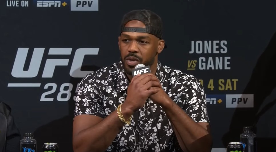 Former Champion Accuses Jon Jones of 'Running Away' to Heavyweight to ...