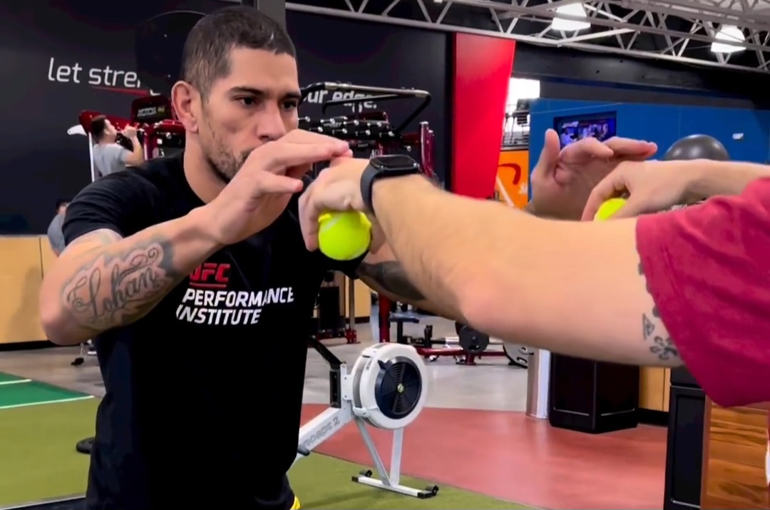 VÍDEO: Alex Poatan aprimora agilidade perto de defesa de cinturão em ...