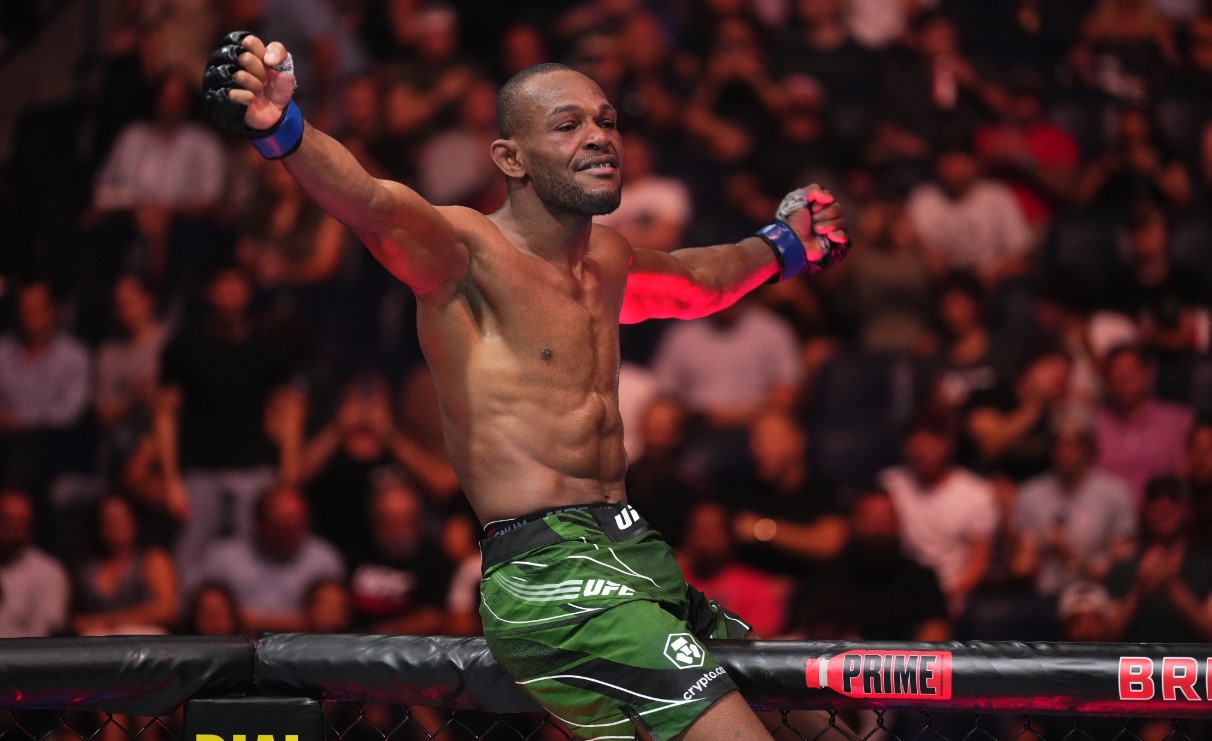 Carlston Harris adota postura sincera ao avaliar performance no UFC ...