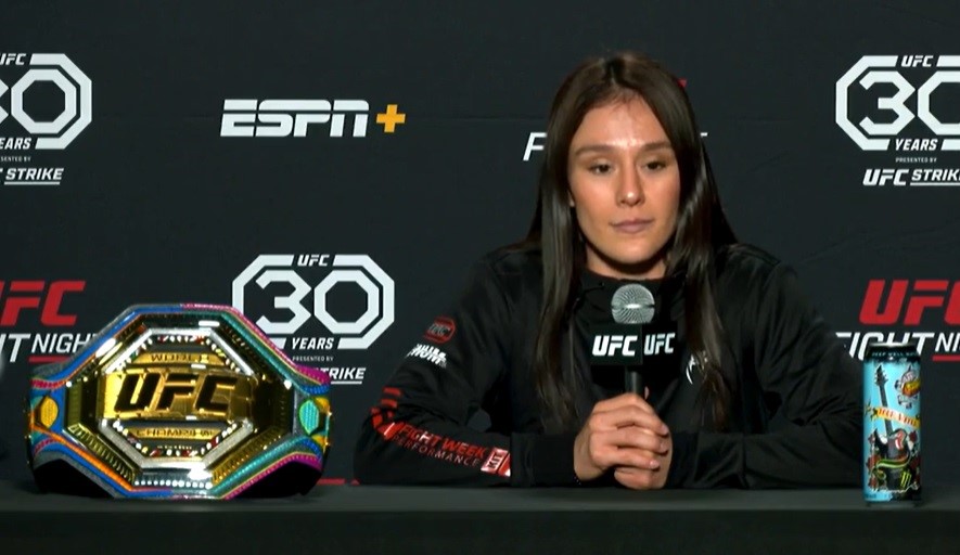 Campeã peso mosca, Alexa Grasso comemora defesa de cinturão em dia de ...