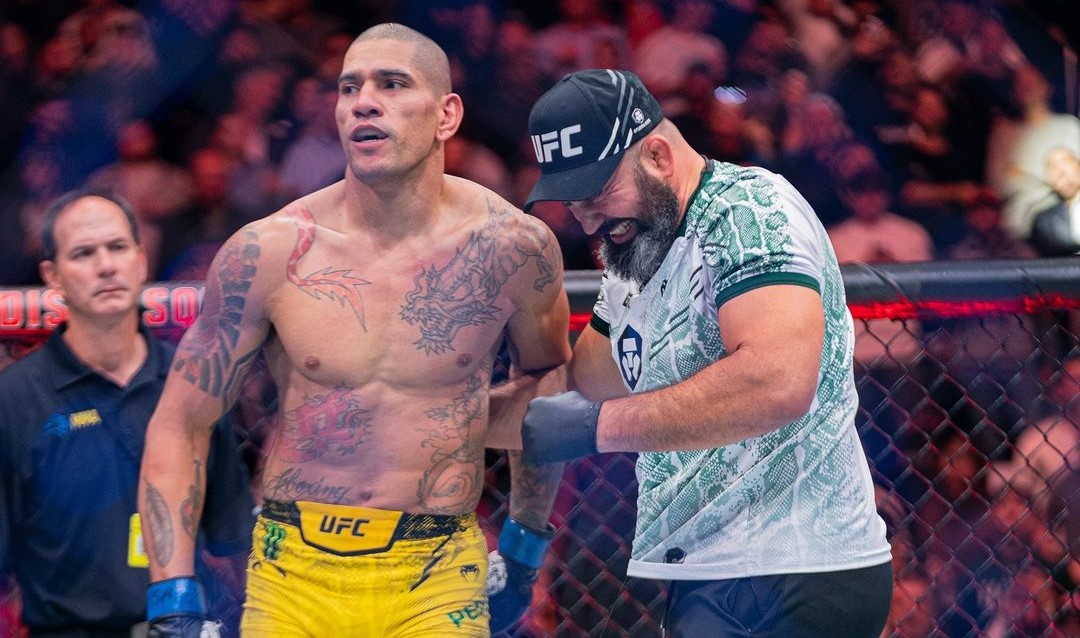 VÍDEO: Alex Poatan Impressiona Com Velocidade De Socos Em Treino Com ...