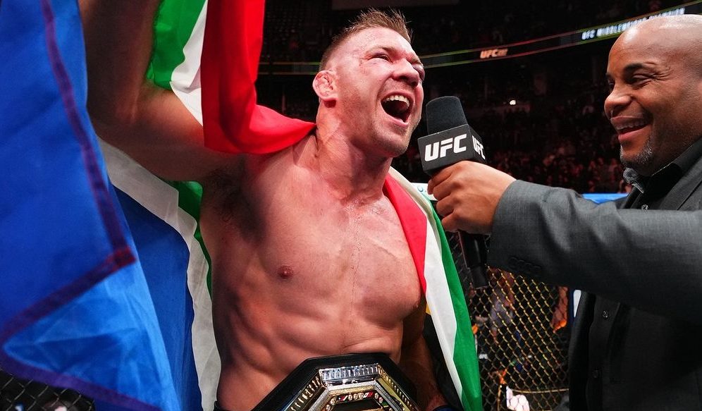 VIDEO: Trainer applies shocks to Dricus du Plessis to 'correct ...