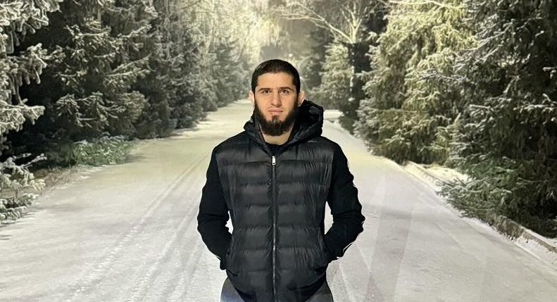 VIDEO: Makhachev skis in the snow after injury and sparks controversy ...