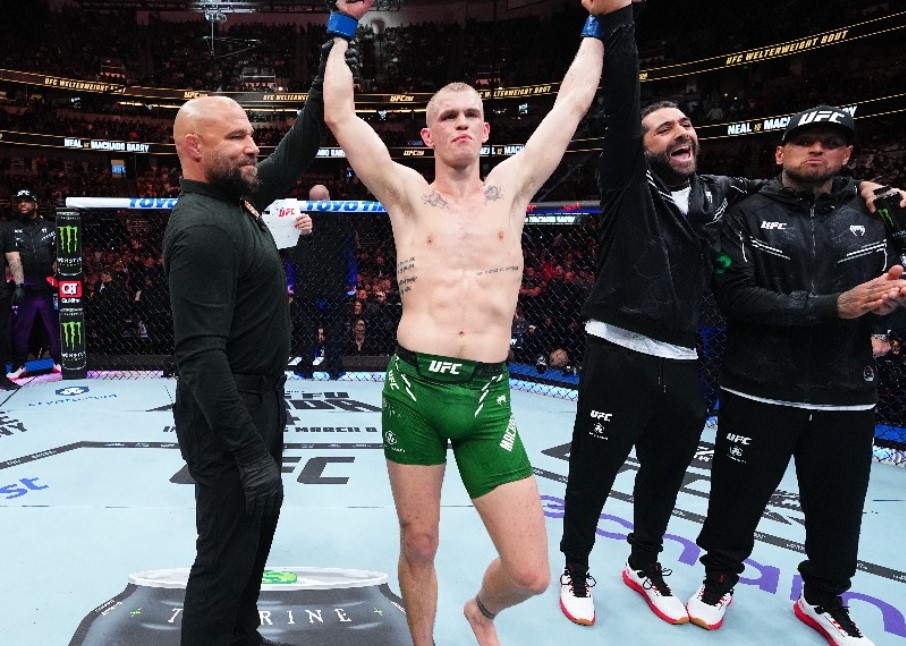 Bisping acredita na vitória de Ian Garry, mas faz alerta | SUPER LUTAS