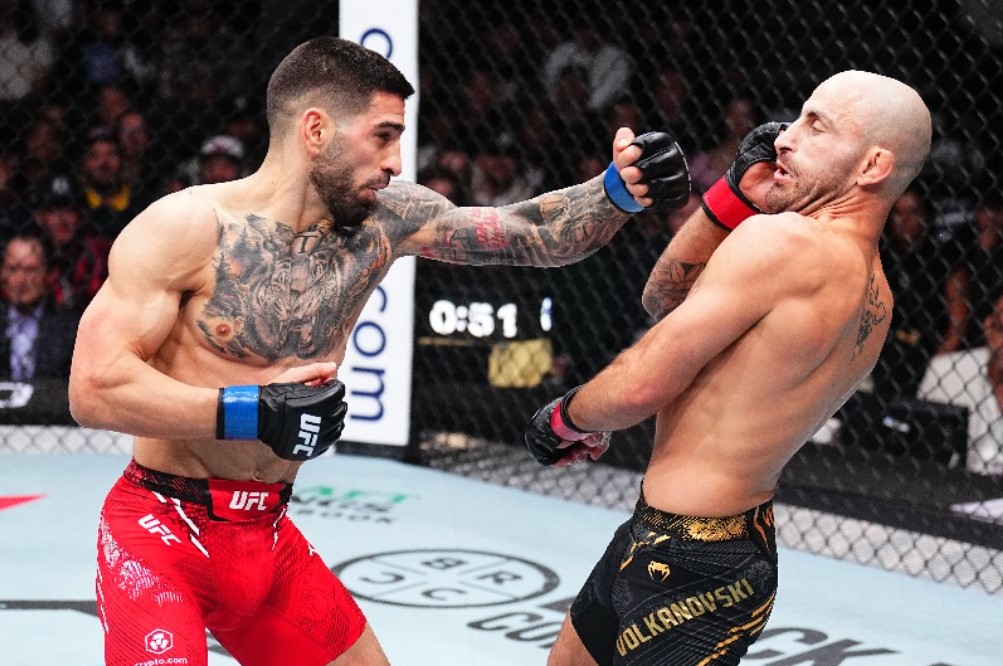 Topuria fulfills his promise and wins the belt with a stunning knockout ...