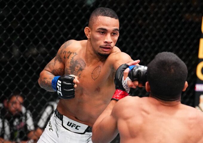 IMAGEM FORTE: Brasileiro Morde Rival E é Desclassificado No UFC Vegas ...