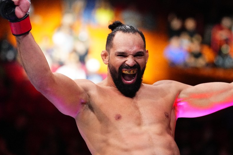 VÍDEO: Novo ângulo com mortal cinematográfico de Michel Pereira no UFC ...