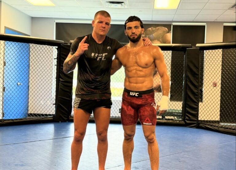 IMAGEM: Arman Tsarukyan impressiona com físico a 10 dias de duelo ...