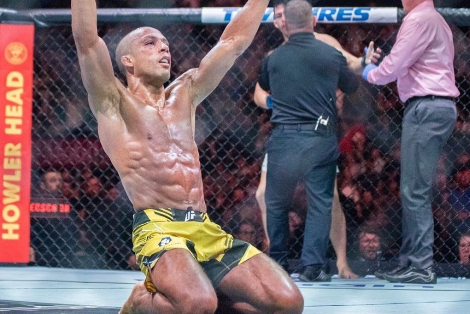 Edson Barboza Tries to Maintain His Great Featherweight Form and Leads ...