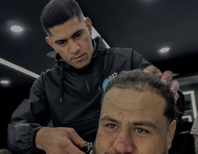 VÍDEO: Alex Poatan conquista a Austrália, treina com peso pesado e vira ...