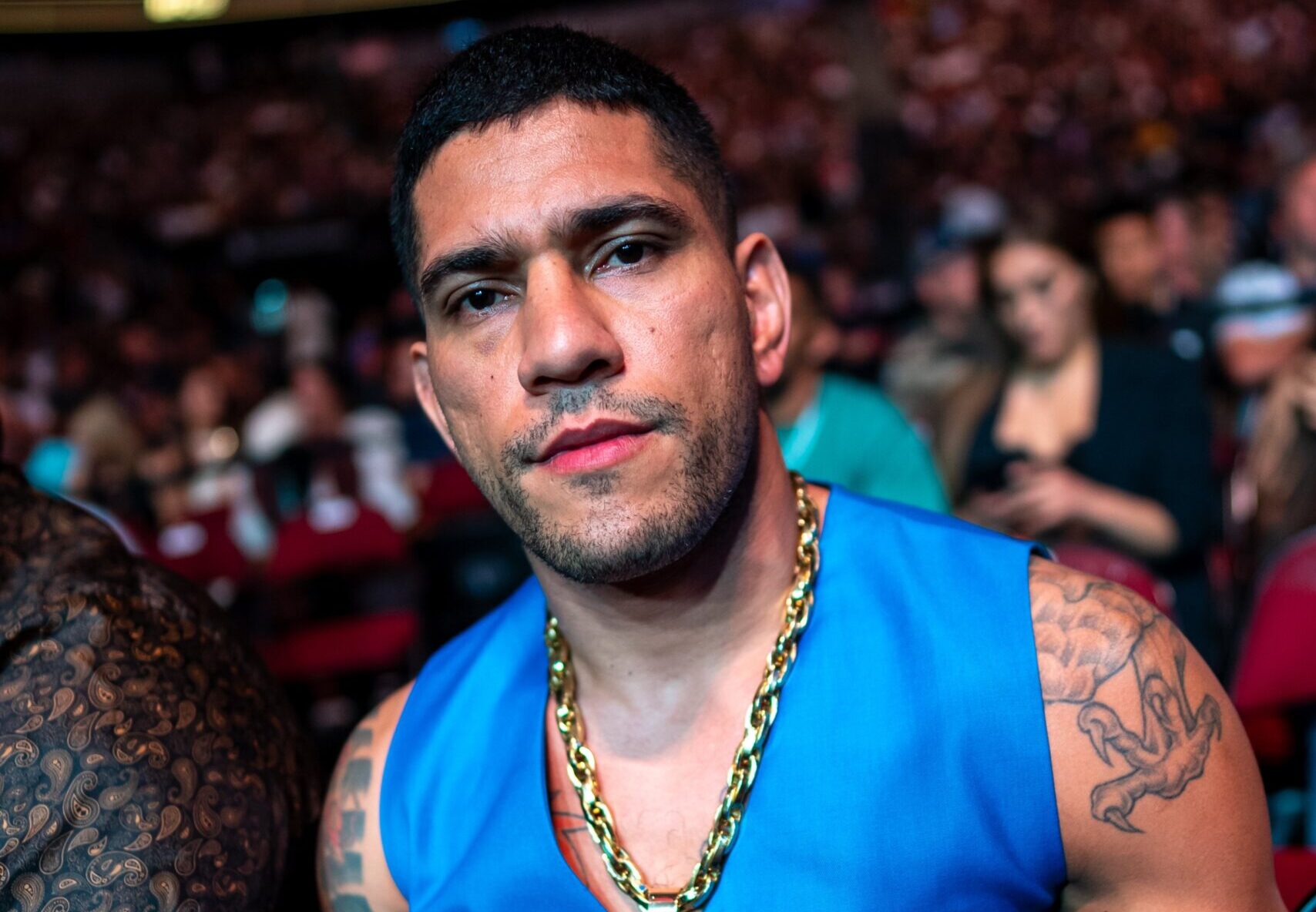 VÍDEO: Poatan Aceita Desafio Inusitado De Fã E Solta Soco Forte Na ...