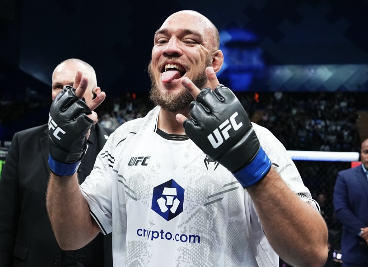 Valter Walker dá show e finaliza adversário em menos de dois minutos no ...