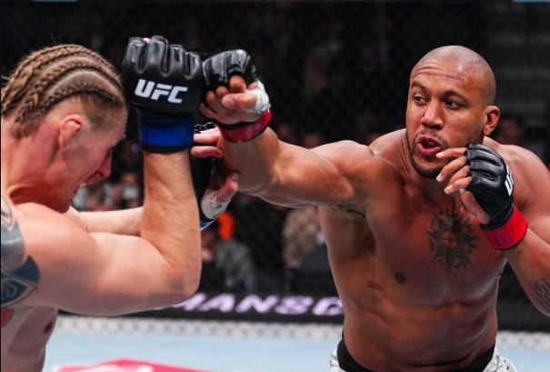 Ciryl Gane shares X-ray of foot injury suffered against Alexander ...