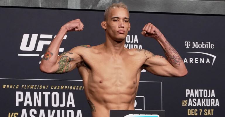 UFC 310 fighter gets angry after opponent doesn't make weight: 'How is ...