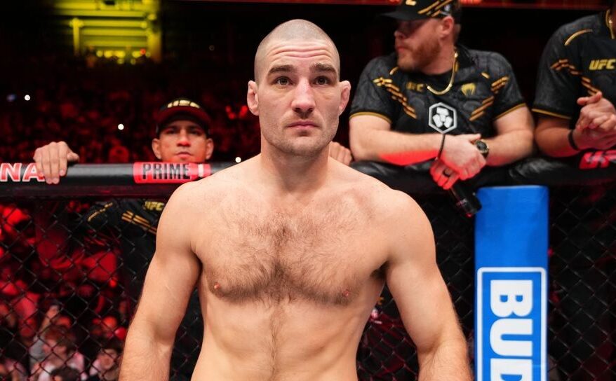 VÍDEO: Ex-campeão Do UFC, Strickland Invade Cage E Agride Lutador Com ...