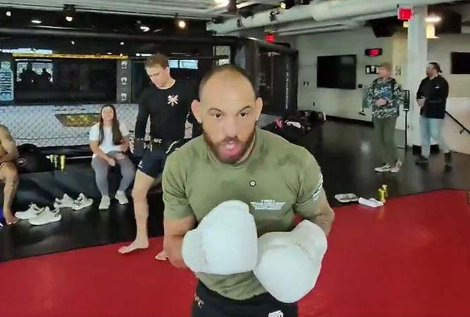 Jean Silva chama atenção com simulação em primeira pessoa e provoca ...