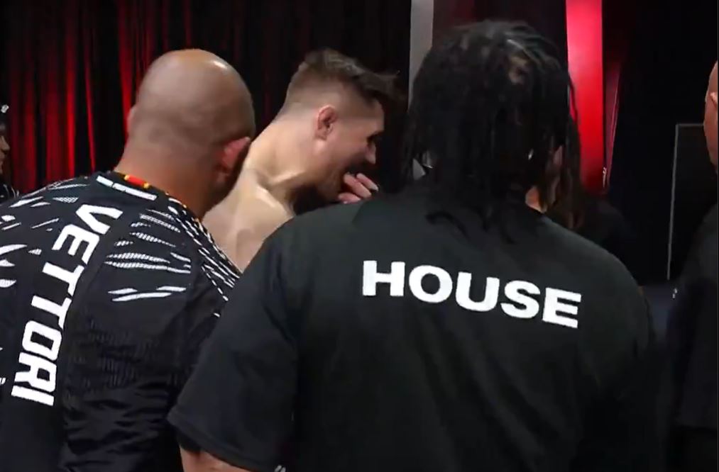 Marvin Vettori Makes a Gaffe and is Forced to Run to the Locker Room ...