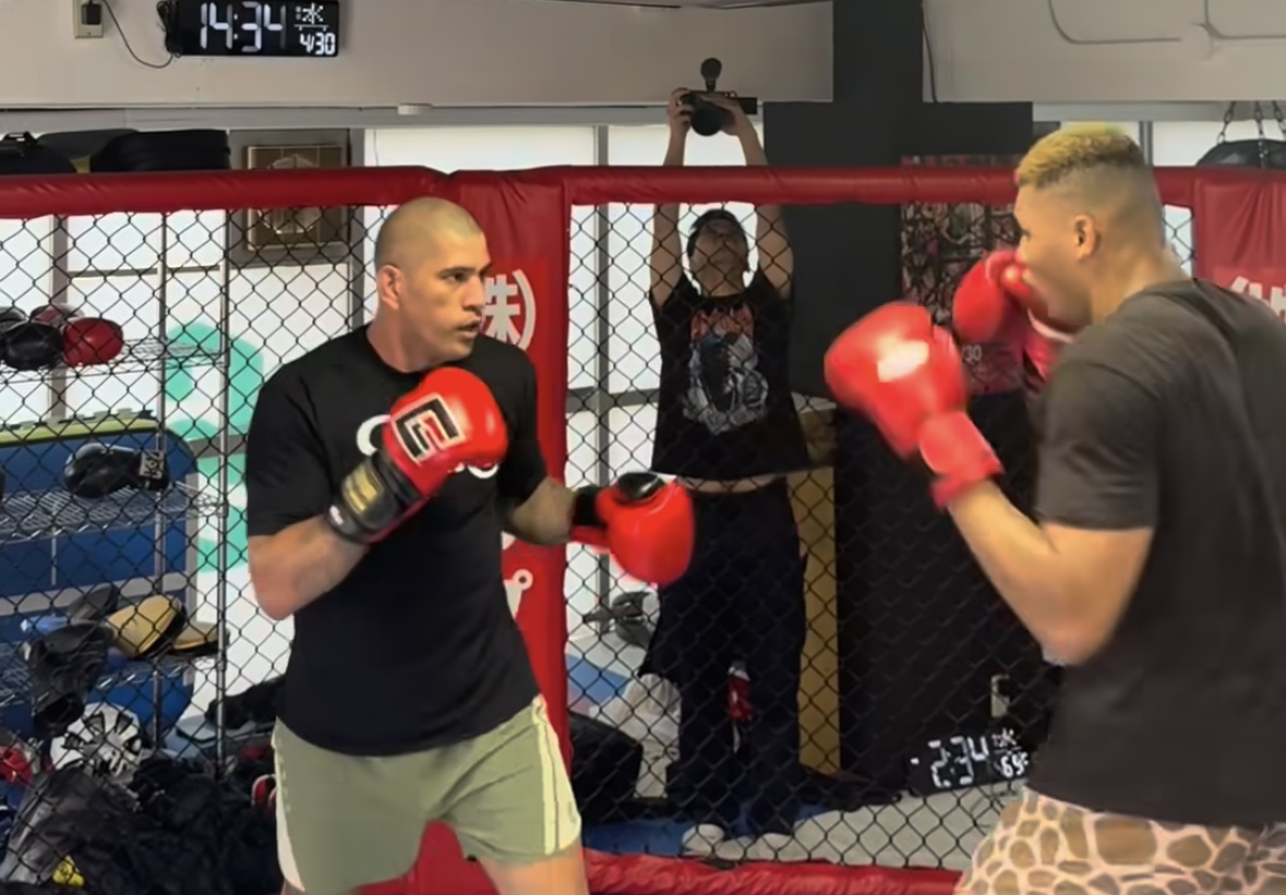 Poatan Afia Golpes Contra Campeão Peso Pesado Do RIZIN E Impressiona ...