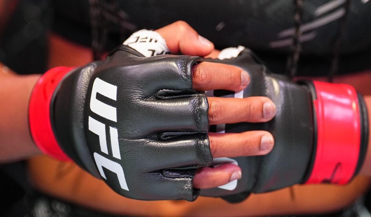 Controversy Between Aspinall and Gane Rekindles Debate Over Glove Model ...