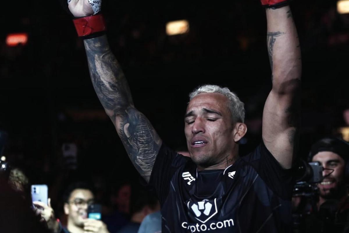 Charles Oliveira's father gives a speech and motivates the Brazilian ...