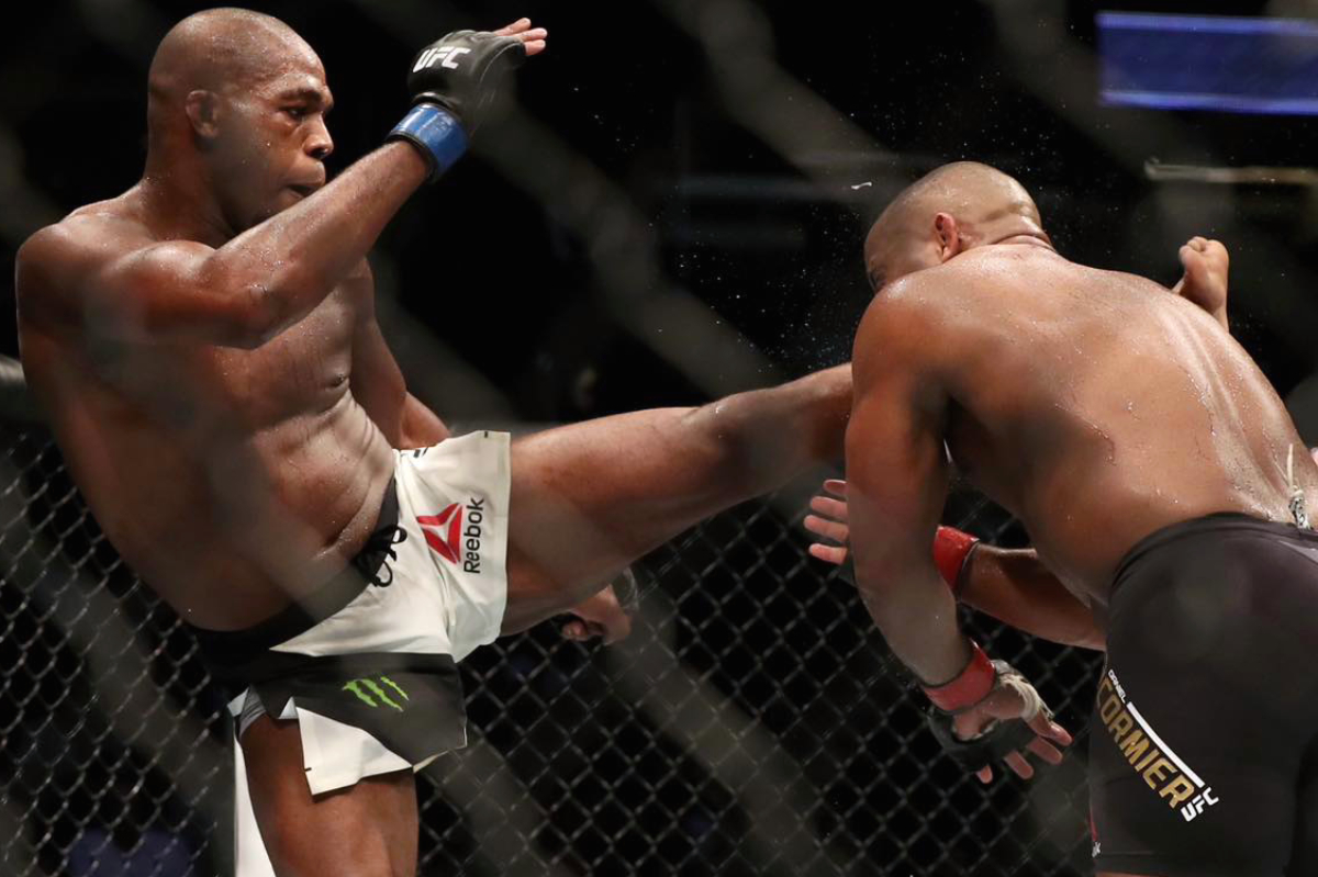 Jon Jones Tira Onda Com Cormier Após Provocação E Cogita Presenteá-lo ...